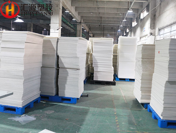 Quality Smooth Correx Fire Retardant Sheets , Recycled Corrugated Plastic Sheets for sale
