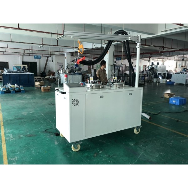 Quality glue dispenser Robot epoxy glue dispenser resin molding machine for sale