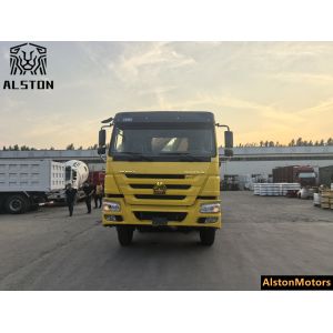 Quality Used HOWO 8x4 Crane Truck with 12 Ton XCMG for Sale in Ghana (371HP LHD) for sale