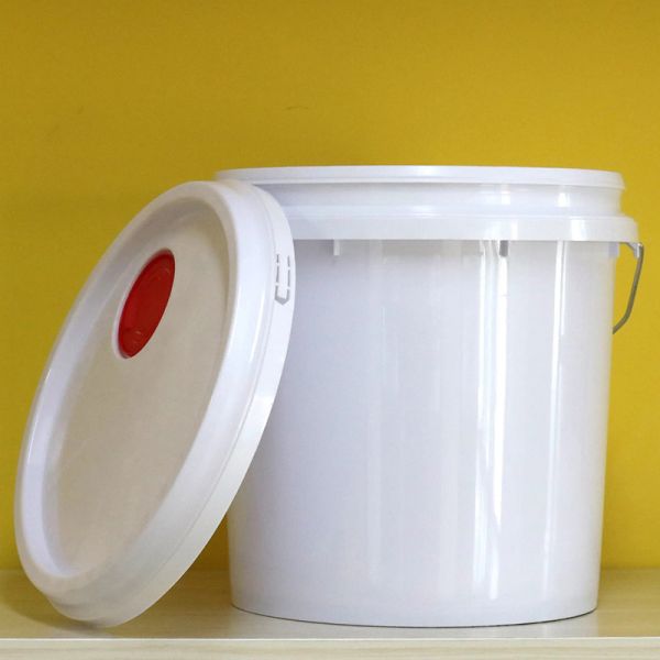 Quality Stackable Lightweight Industrial Plastic Engine Oil Bucket With Integrated for sale