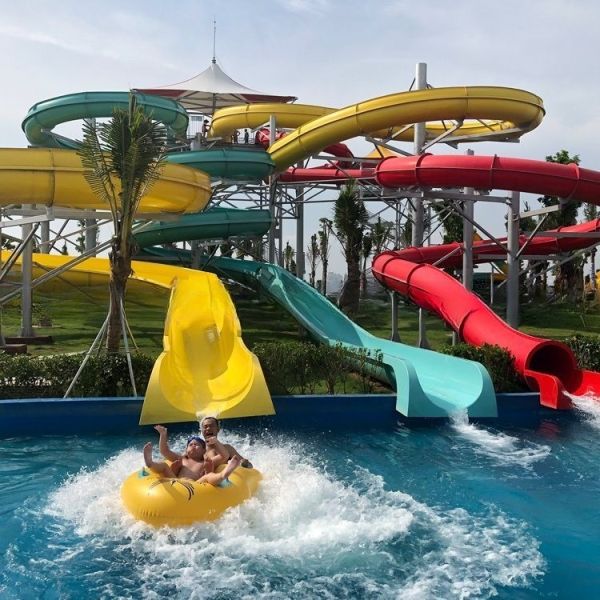 Quality Large Scale Open And Closed Water Slide 95m Length Fade Resistant for sale