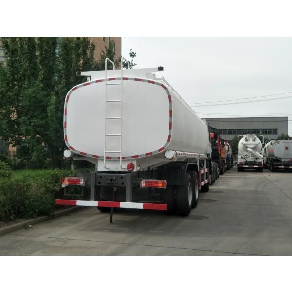 Quality SINOTRUK HOWO 6X4 25CBM Oil Tank Truck 10Wheels 400Hp White for sale