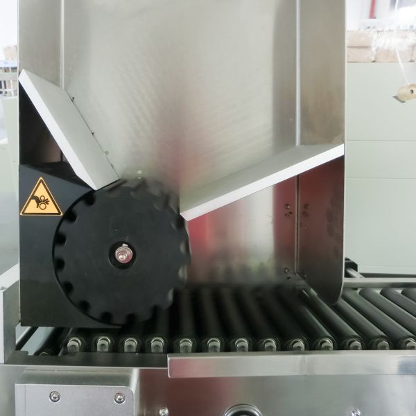 Quality Automatic Wax Crayon Labeler Lip Gloss Balm Matte Oil Bottle Tube Labeling for sale