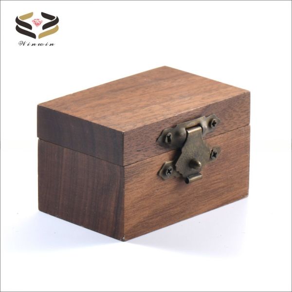 Quality Walnut Wooden Ring Box Solid Wood Packaging Boxes Custom Logo 60*40*36mm for sale