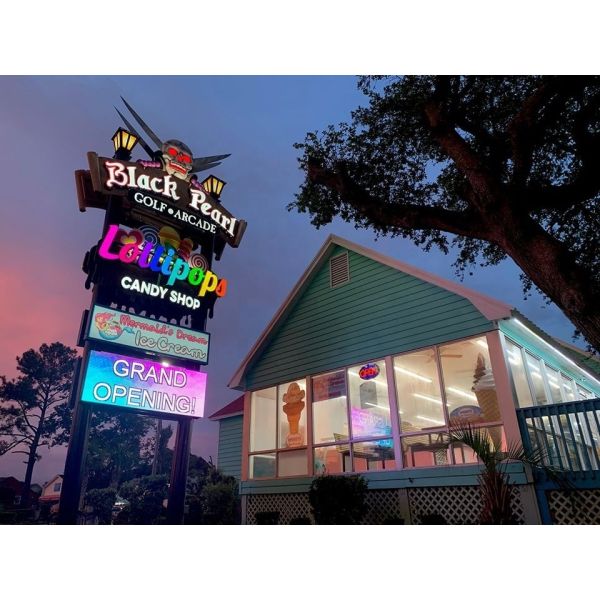 Quality P8 P10 P16mmFull Color LED Digital Signage Display Mesh LED Display With Wide Viewing Angel for sale