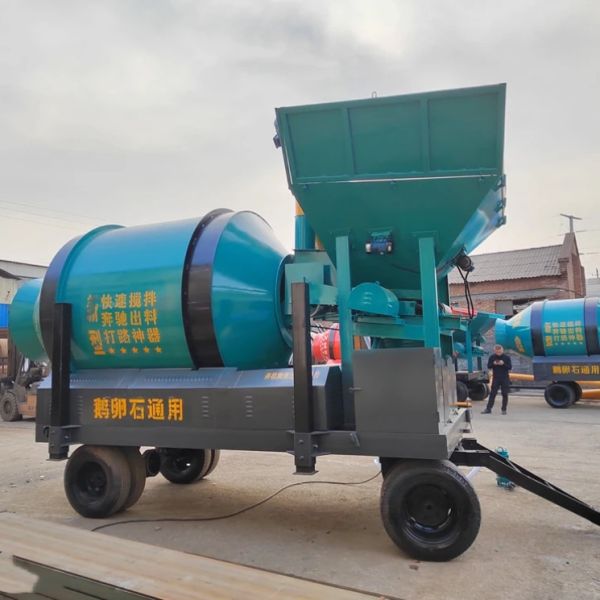 Quality Self Loading Concrete Mixer Twin Shaft Concrete Mixer Green 1000L  Capacity for sale