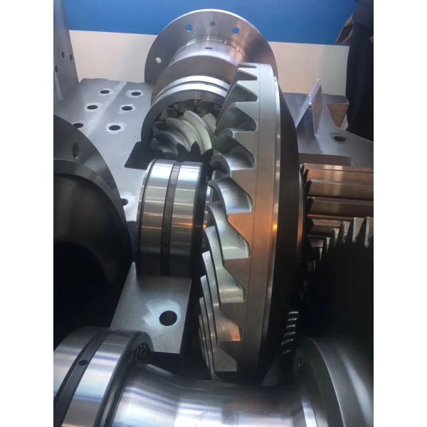 Quality Roller Bearing Rolling Spherical Roller Bearing with P2 Level for Performance for sale