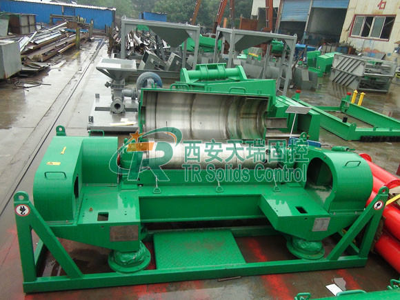 Quality 2200r/min Oilfield Centrifuga Decanter , Oil Treatment System Sludge Centrifuge for sale