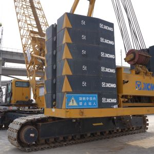 Quality XGC 300t Crawler Mounted Mobile Crane 19m-94m Main Boom Length High Performance for sale
