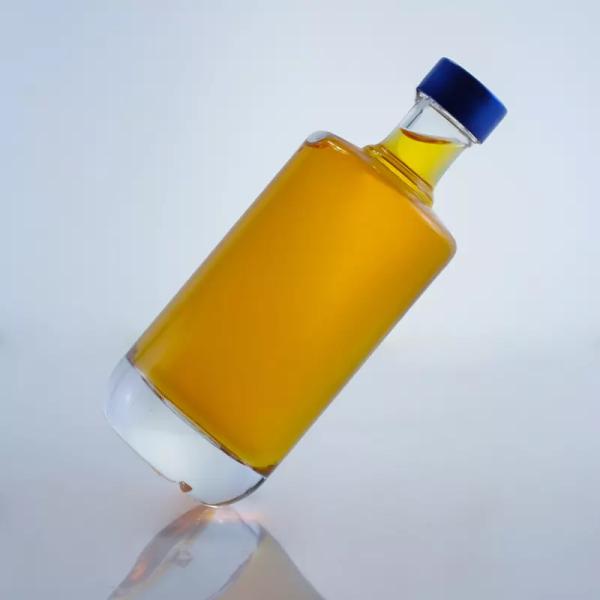 Quality Round Shape Empty Glass Bottle With Screw Cap Decal Surface for 700 ml Vodka for sale