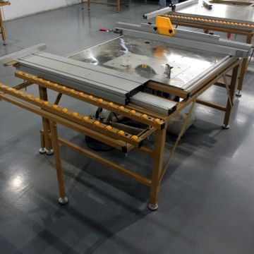 Quality 220V Voltage Sliding Table Panel Saw For Easy Woodworking Operation Efficiency for sale