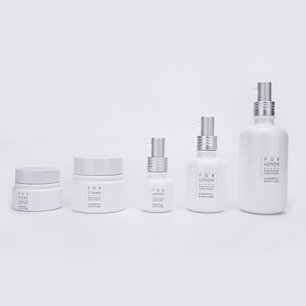 Quality Multifunctional Cosmetic Plastic Bottle with Lotion Pump in Matte or Shiny Finish Customizable Color and 50/80/100ml Capacity for sale