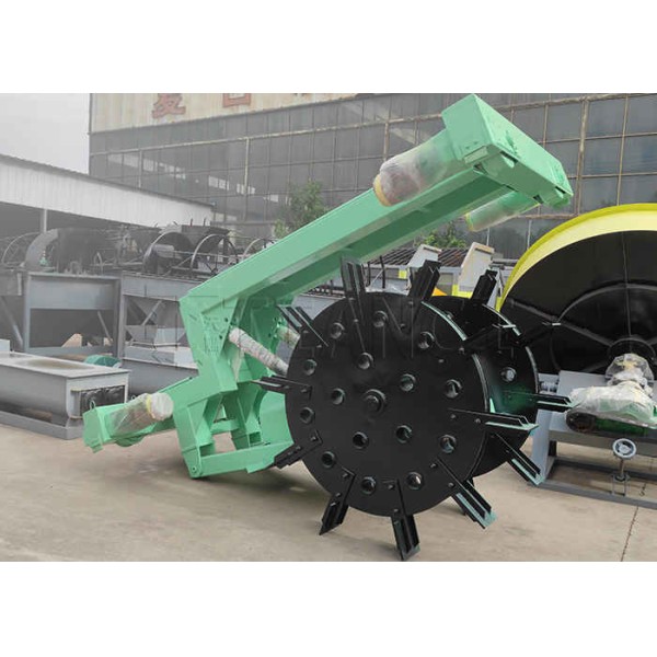 Quality Organic Waste Composting Machine Wheel Compost Turner With High Flipping Depth for sale