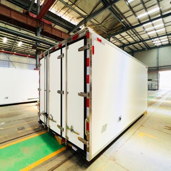 Quality 16FT Refrigeration Truck Box Body For Isuzu Truck Chassis for sale