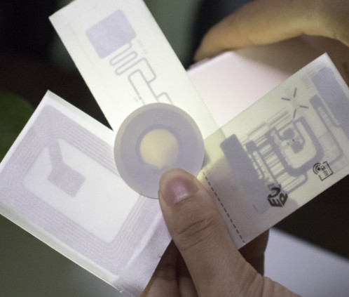 Quality Access Control Washable RFID Laundry Tag UHF Garment RFID Barcode Clothing Label for sale