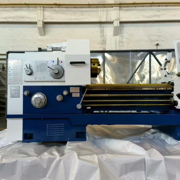 Quality Heavy Duty Center Lathe CW6163x3000: 0.01mm Roundness Error for Precision Industrial Machining for sale