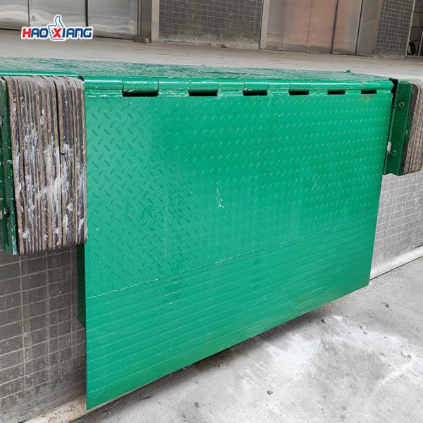 Quality Non Slip Hydraulic Dock Leveler 6000kg Loading Dock Hydraulic Ramp for sale