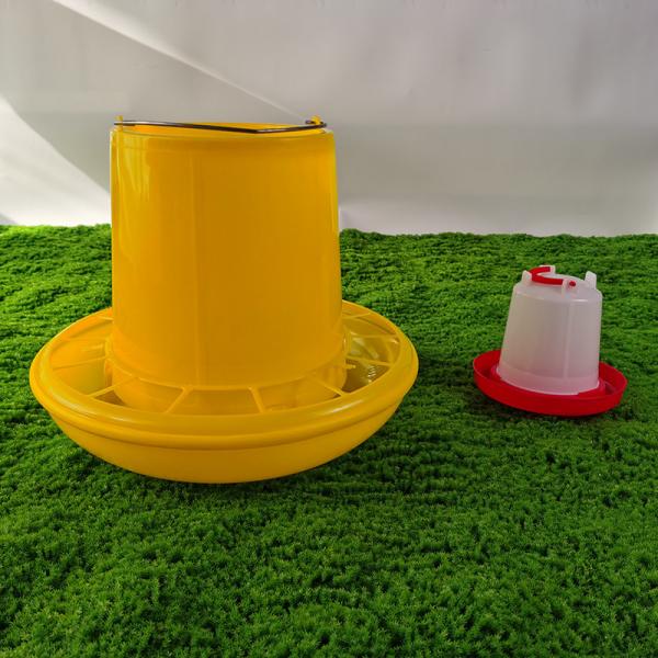 Quality Poultry Fodder Container Bucket Storage Solution Durable Red Yellow Container for sale