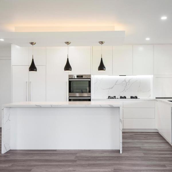 Quality Customized White Matte Kitchen Cabinets with Spice Basket and Quartz Stone for sale