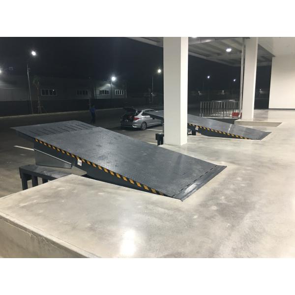 Quality Retractable Hydraulic Dock Ramp,Telescopic Lip Dock Leveler With Heavy-duty Load Capacity for sale