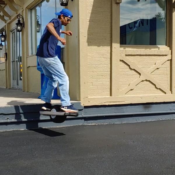 Quality 10.5Ah 700W One Wheel Manual Skateboard With Guard Rail for sale