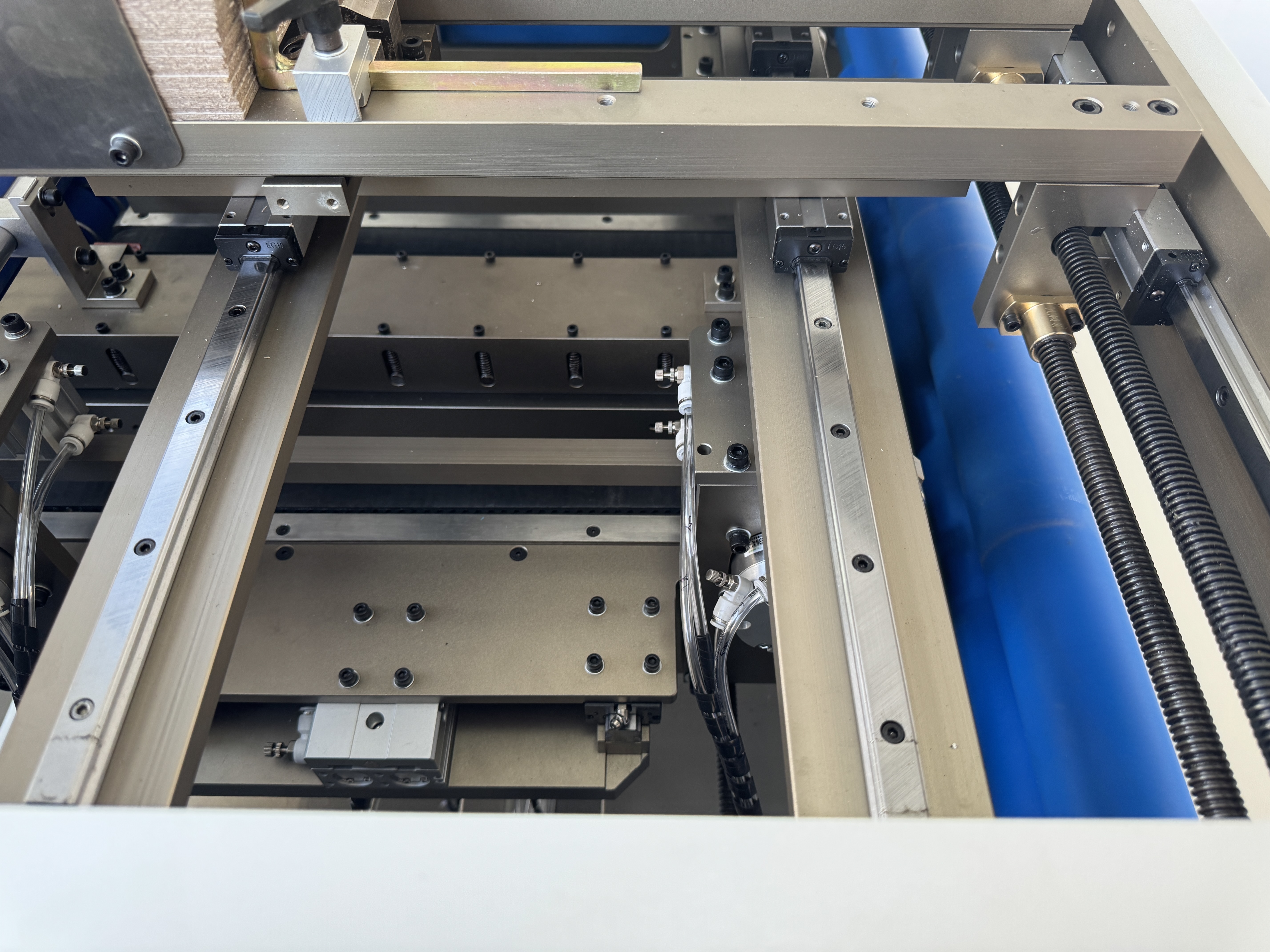 Quality Smart Hard Cover Book Machine Four Sides Folding Case Maker for sale
