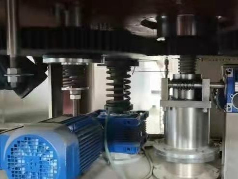 Quality Rotary Inline Capping Machine Wine Bottle Screw Capping Machine for sale