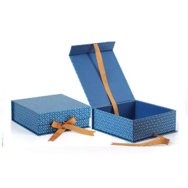 Quality Luxury Custom Apparel Packaging Boxes CMYK Logo Matte Magnetic Closure Gift Box for sale