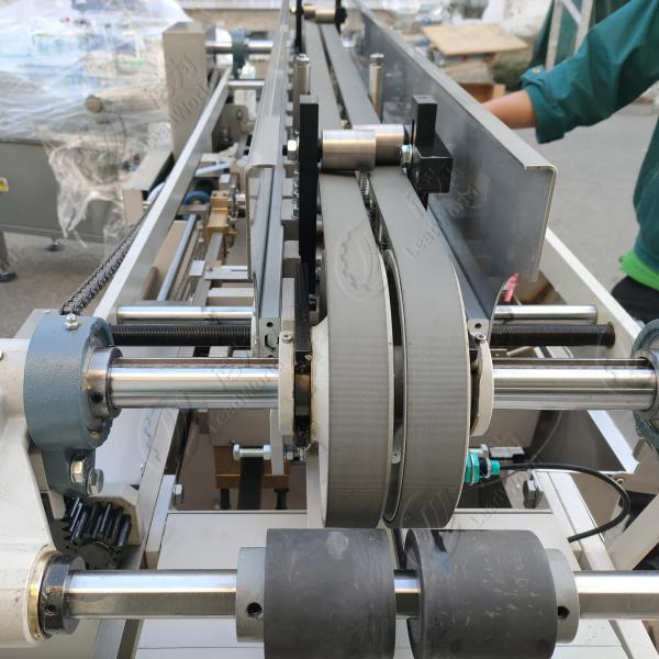Quality Wet Glue Horizontal Automatic Labeling Machine For Bottles Flexible Position for sale