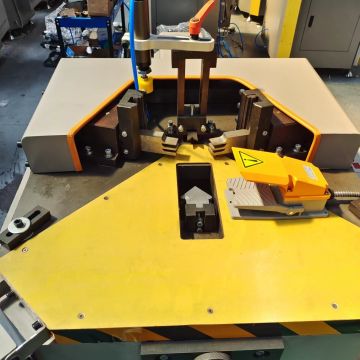 Quality Corner Crimping Machine 380V Aluminium Window Crimper Front Position Up And Down for sale