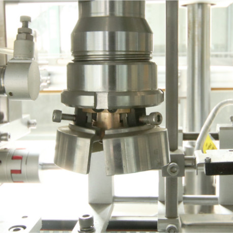 Quality Twin Heads Automatic Follow Type Capping Machine FXG-2E 2500BPH for sale