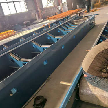 Quality Mobile Crawler Ship Loader Conveyor For Bulk Material Port Loading Unloading for sale