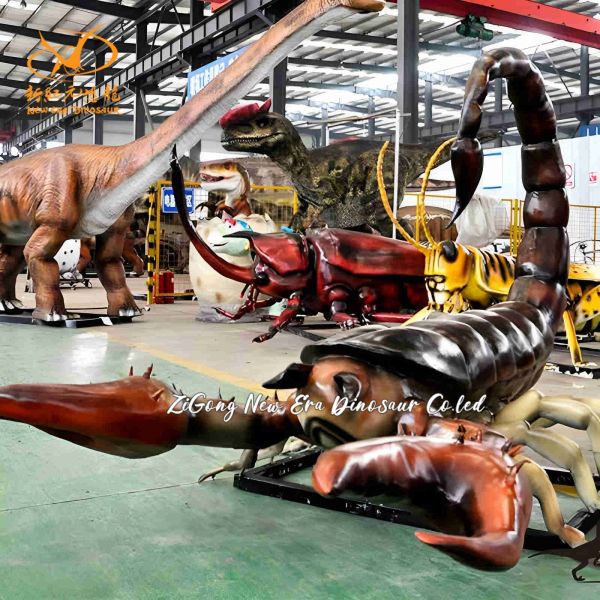 Quality Mechanical Lifelike Artificial Insect Animated Animatronic Centipede Model Intricate Designs for sale
