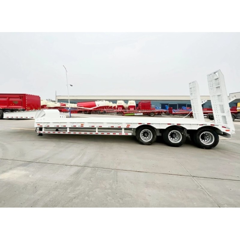 Hydraulic Steering 3 Axles Lowbed Semi Trailer for Sale