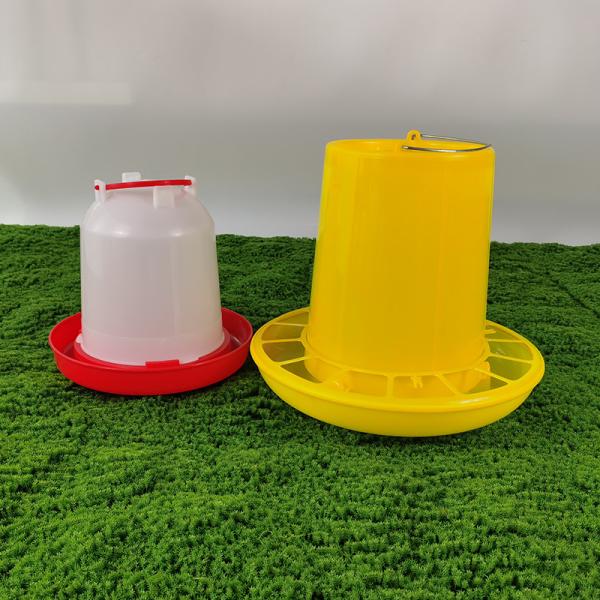 Quality 8L Feeding Poultry Fodder Container Bucket With Modern Functionality for sale