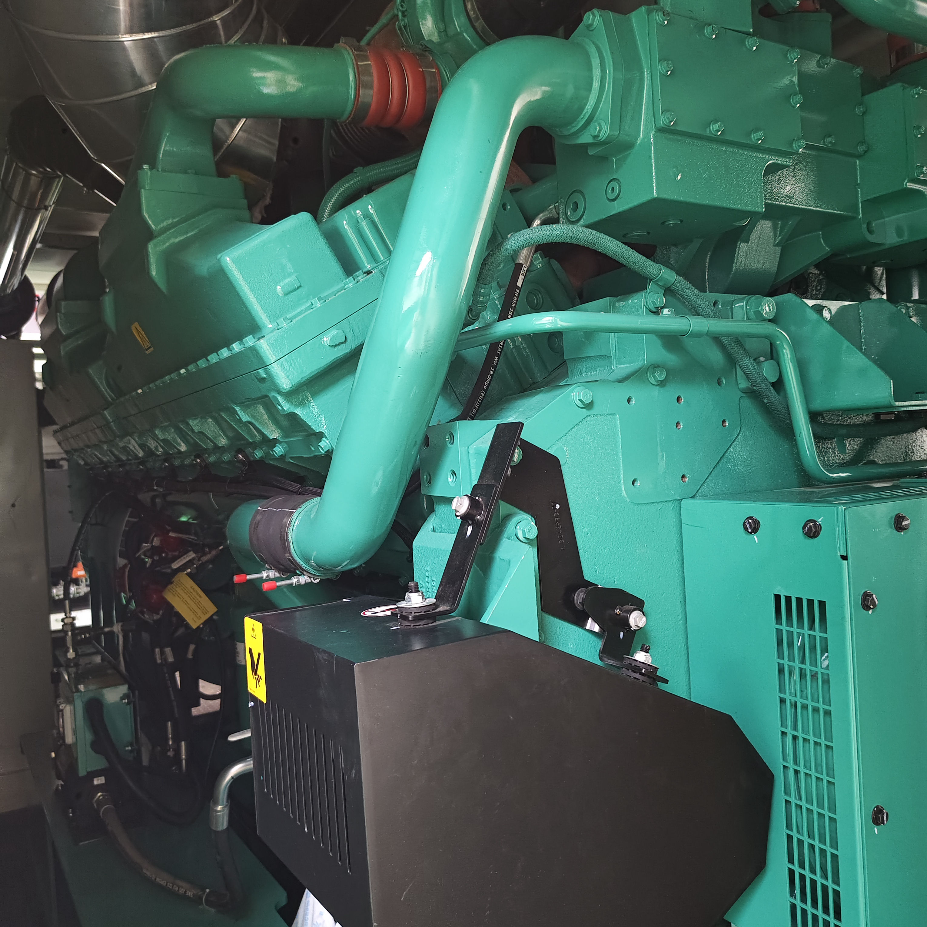 Cummins Engine 2 Megawatt 50Hz 400V Diesel Generator Set and Low Fuel Consumption
