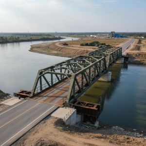 Quality Modular Steel Bailey Bridge with 120 Tons Carry Capacity and 1.2m Deck Height for sale