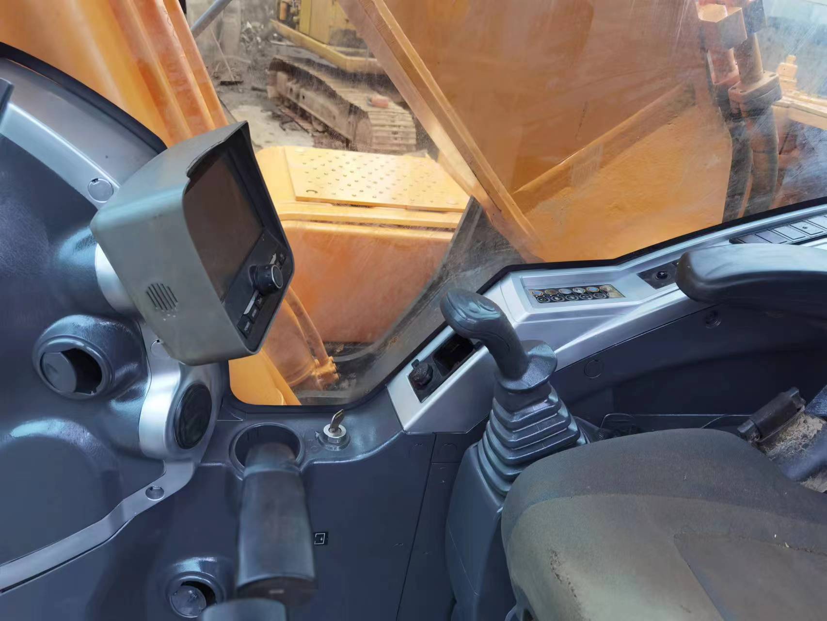 Manufactured Secondhand R220-9s Crawler Excavator Used Backhoe Excavator Hyundai on Sale