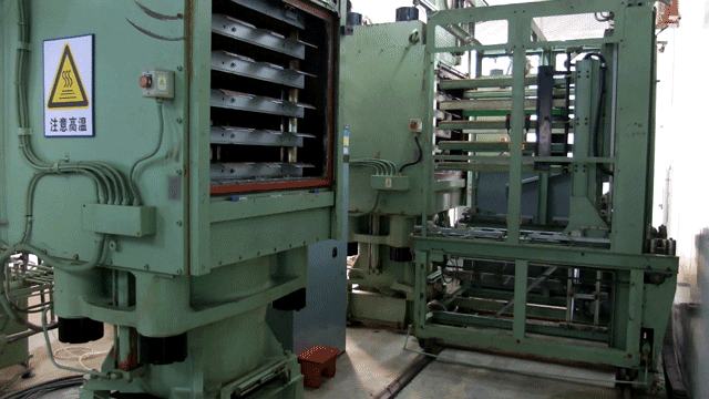 1.5-2.5mm Thickness Hot Press Machine for Wood Resistant to Aging and Corrosion Properties