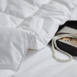 Quality Fashion Style Luxury White Fabric Down Quilt OEM / ODM Available for sale