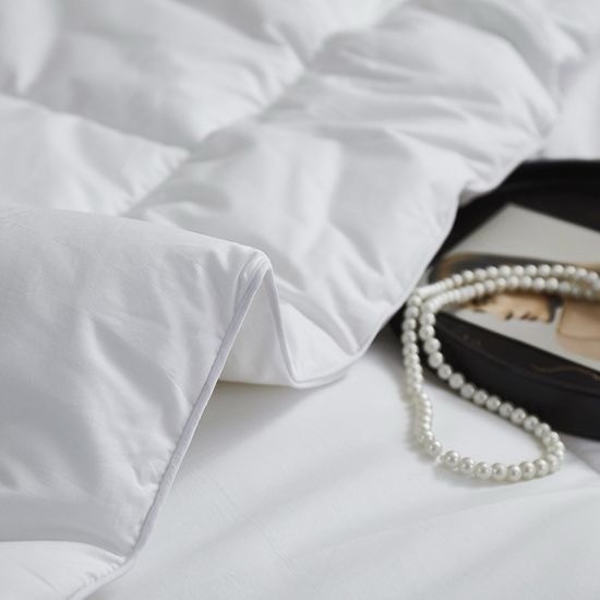 Quality Fashion Style Luxury White Fabric Down Quilt  OEM / ODM Available for sale