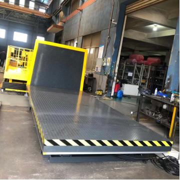 Quality Warehouse Hydraulic Dock Lift With Super Length Electric Lip 1550mm for sale
