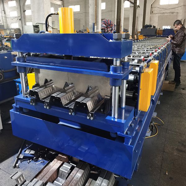 Quality Soffit Panel Metal Deck Forming Machine Deck Roll Former Yt-R7 Drip Edge for sale