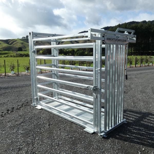 Quality Customized Cattle Head Crush Galvanized Cattle Clipping Crush for sale