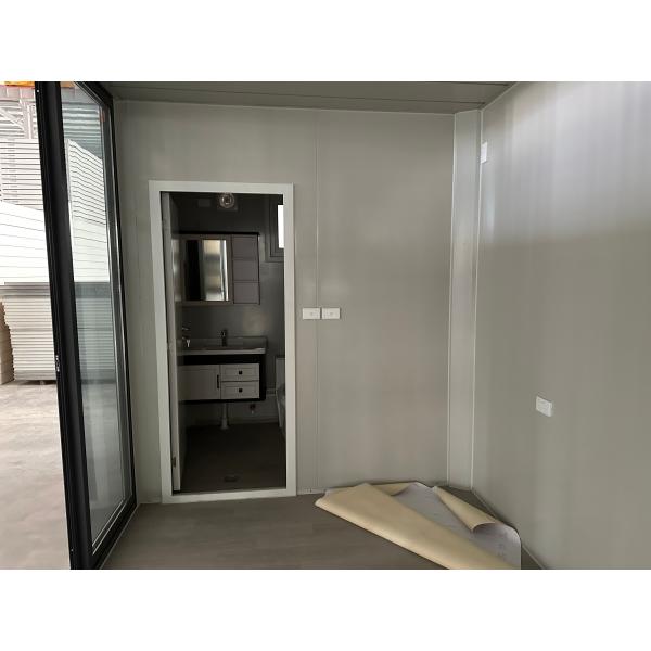 Quality Modern Mobile Living Solution Expandable Container House with Aluminum Window for sale