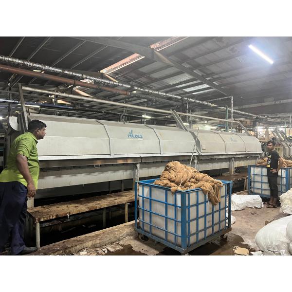 Quality High Efficiency Energy Saving Spray Type Hank Yarn Dyeing Machine for sale