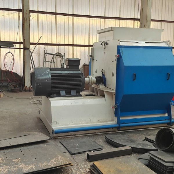 Quality Customized Motor Solid Waste Shredder Machine for Small Wood Plastic PET Bottle for sale