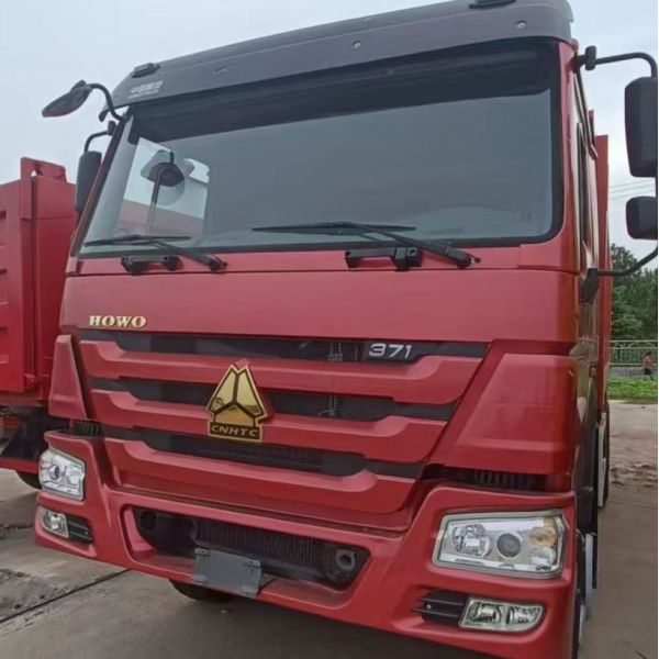 Quality Tyres and Sinotruck Chassis 40t Loading Capacity Mining Equipment Truck for Heavy Duty for sale