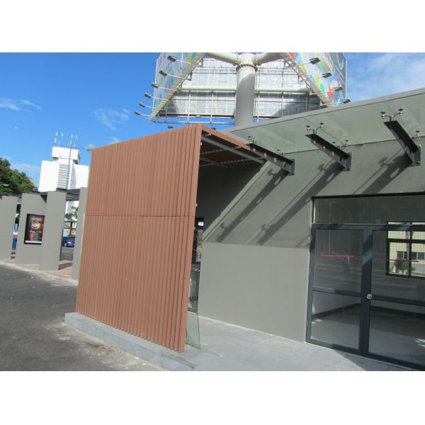 Quality Waterproof Outdoor WPC Decking Fence with Wood Grain Pattern and Brushed Surface Design for sale