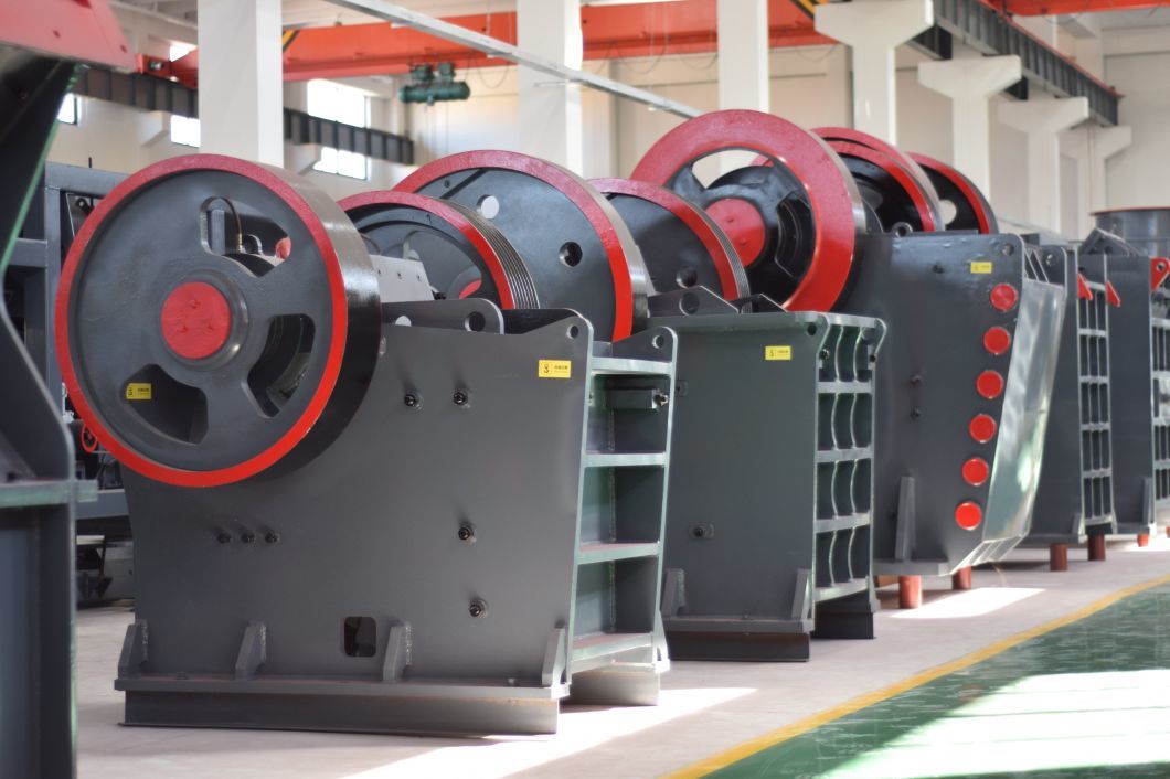 Complete Rock Crushing Machine Stone Jaw Crusher with Screening Line China Manufacturer